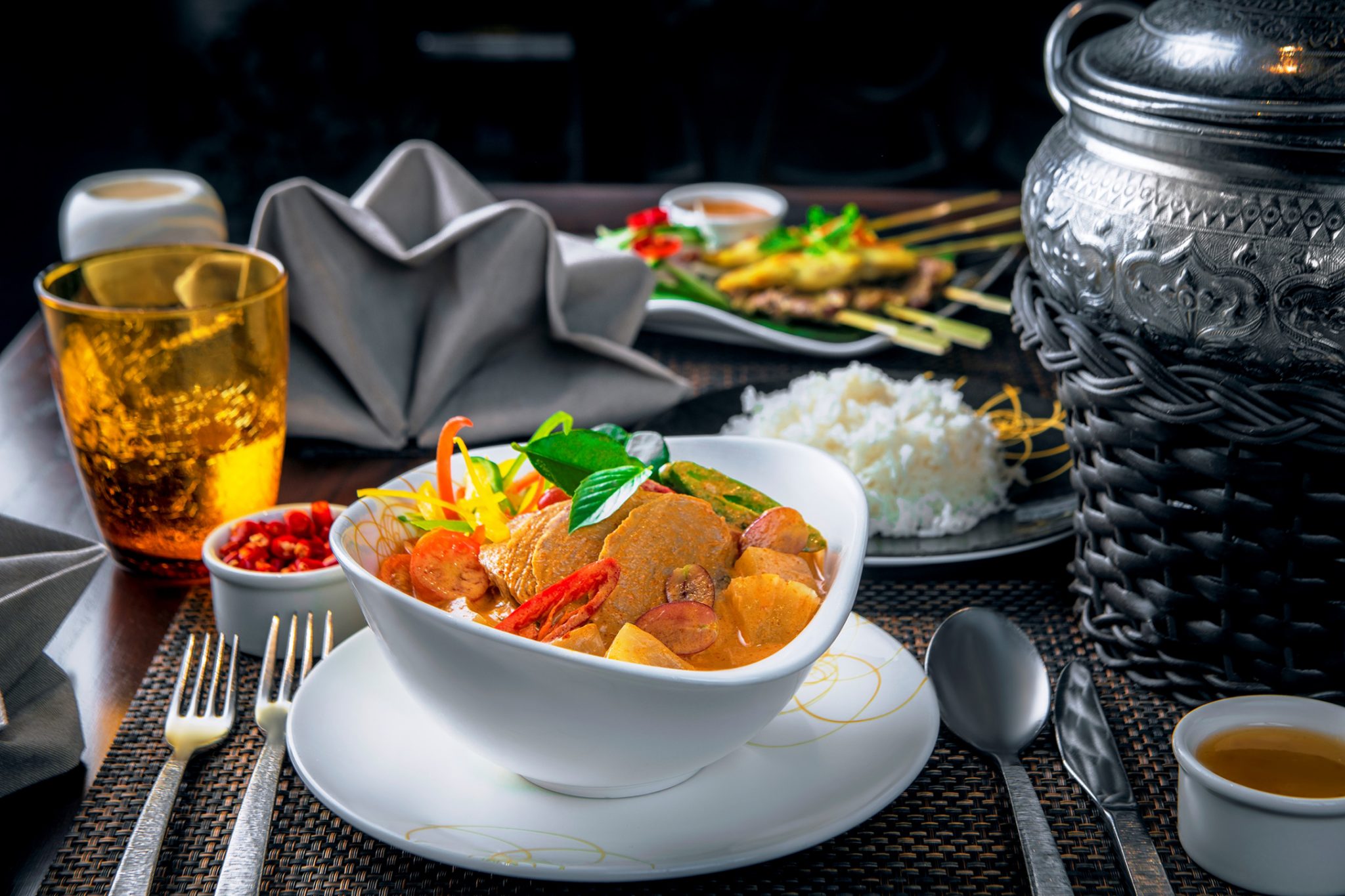 Ruen Thai Restaurant & Bar at Dusit Thani LakeView Cairo Hotel - Luxury ...