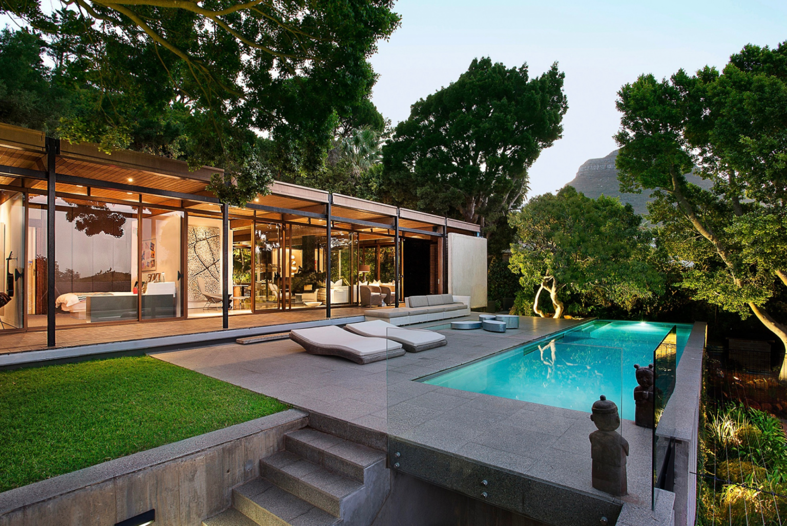 Karryn – Award-Winning Luxury Real Estate Broker